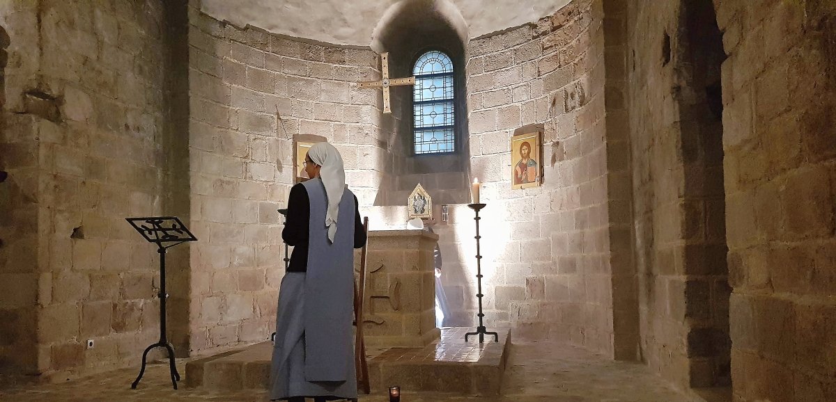 Le Mont-Saint-Michel. Les frères des Fraternités monastiques de ...